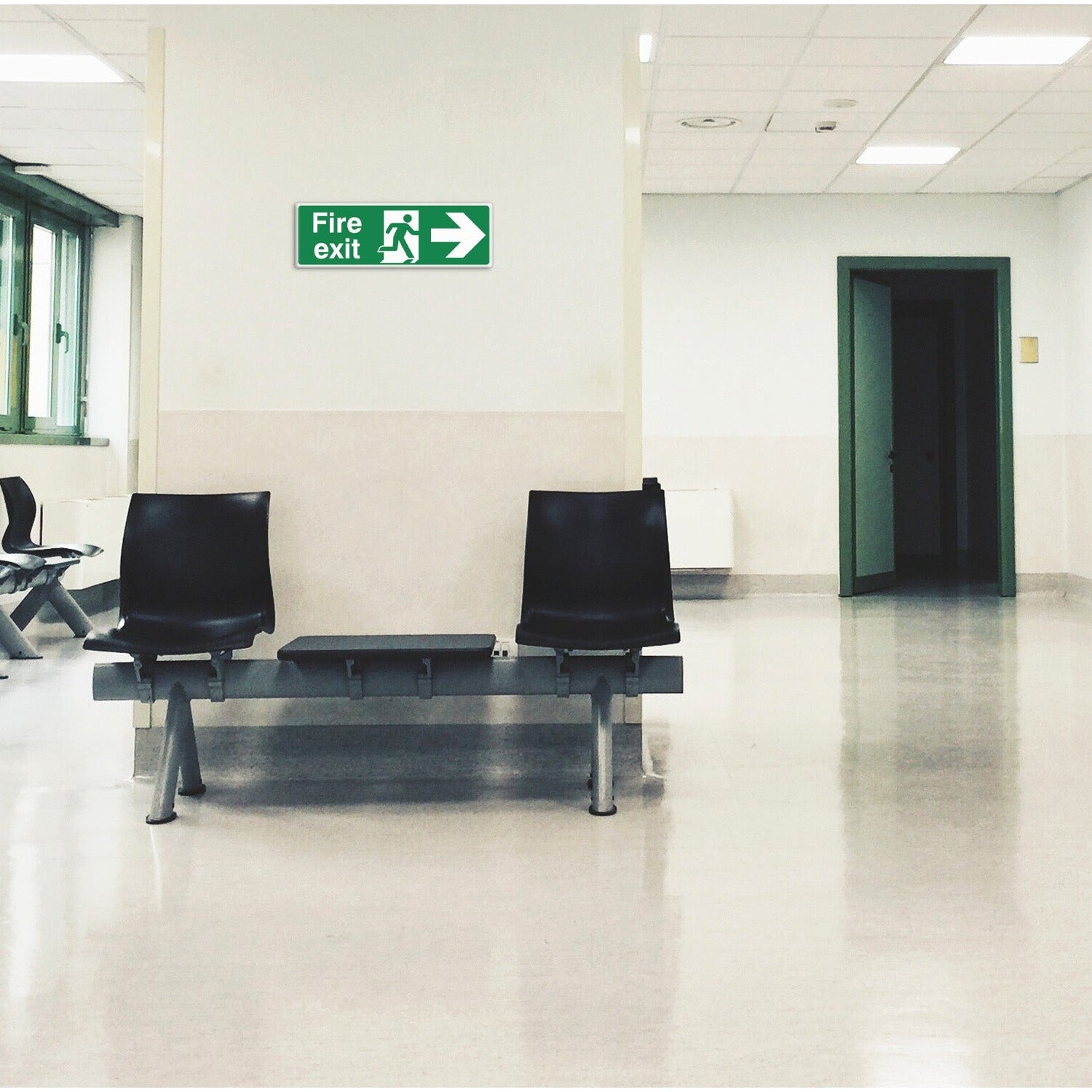 Fire Exit Sign - Arrow Right – Medisave UK